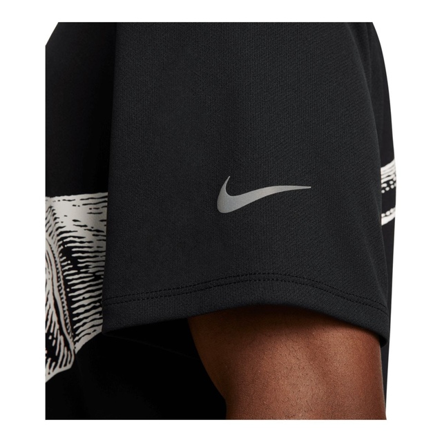 Nike Men's Miler Run Division Graphic T Shirt | SportChek