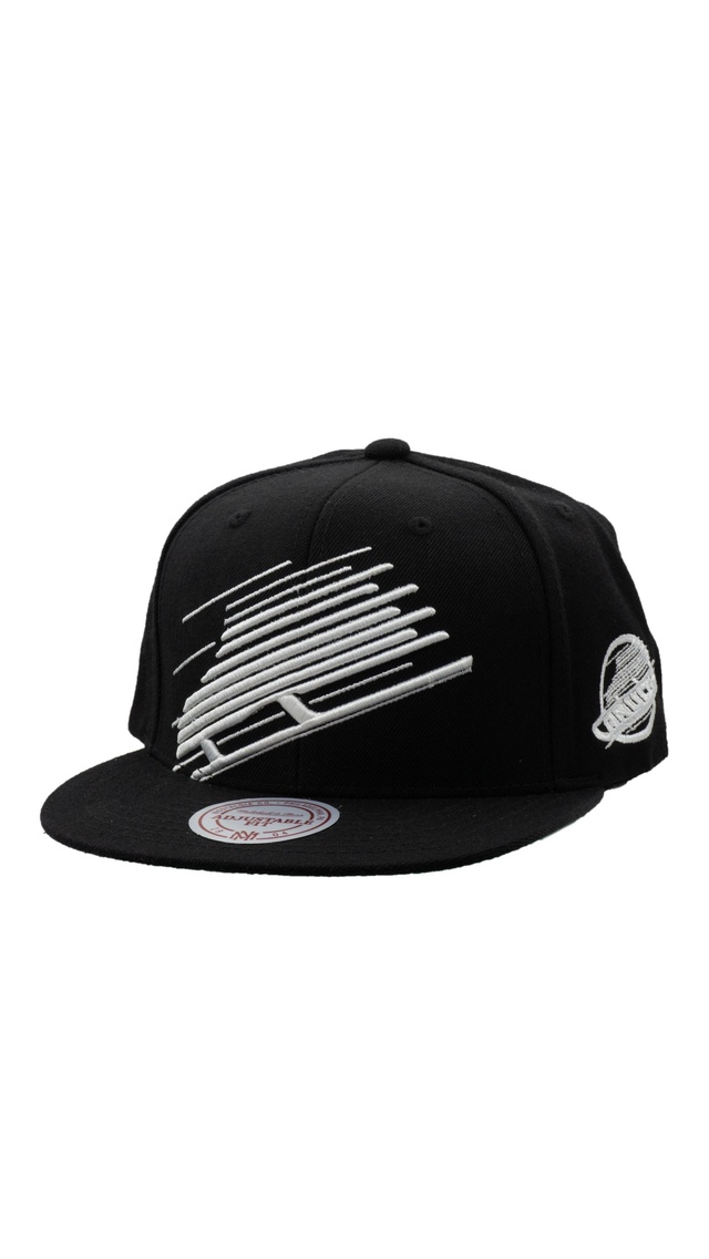 Vancouver Canucks Mitchell & Ness Negative Space Snapback Cap | SportChek
